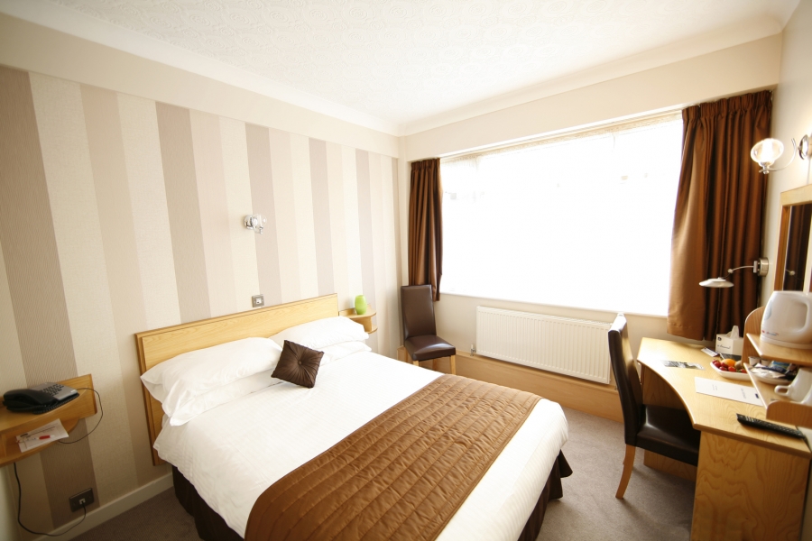 Cresta Court | Modern and Clean Hotel near Manchester Airport with Park ...